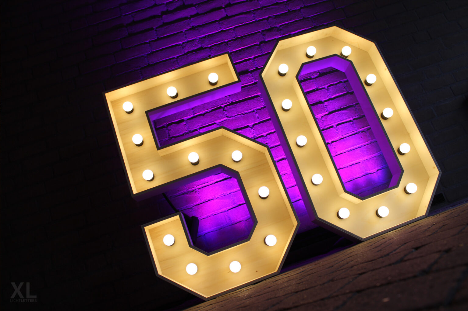 XL LED Letters huren - De leukste & sfeervolste lichtletters van Nederland!